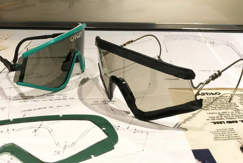 OAKLEY ประวัติ ที่มา รอบรู้เรื่อง OAKLEY สัมภาษณ์จากผู้บริหาร